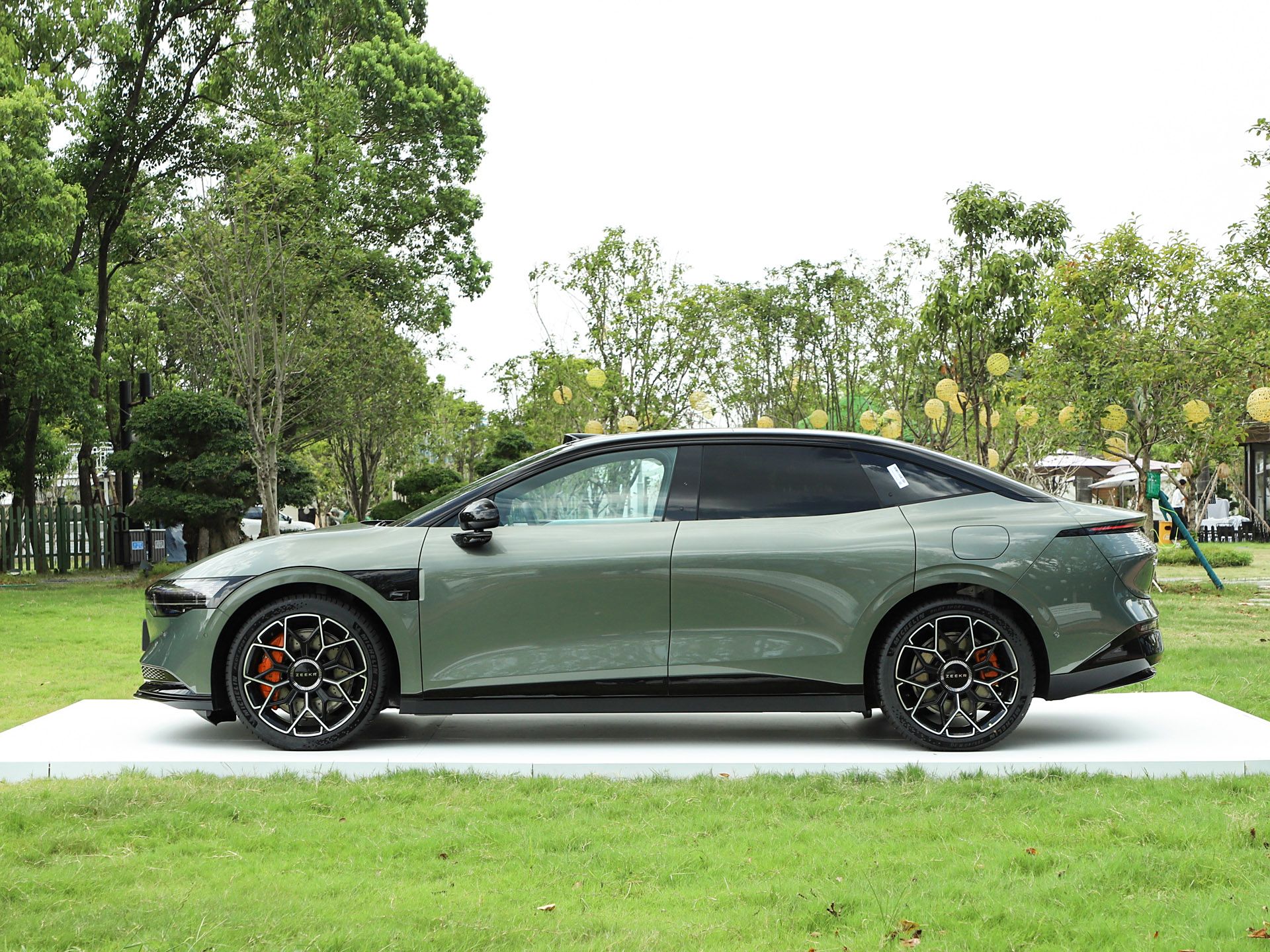 Zeekr 007 2025 : Le Véhicule Électrique à Recharge Ultra-Rapide qui ...