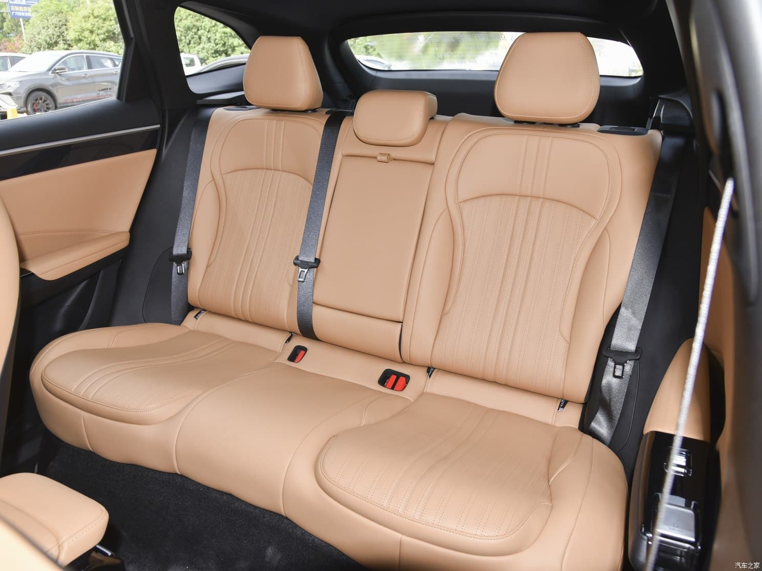 Geely dévoile les Galaxy L6 et L7 : Des hybrides rechargeables à la pointe de la technologie