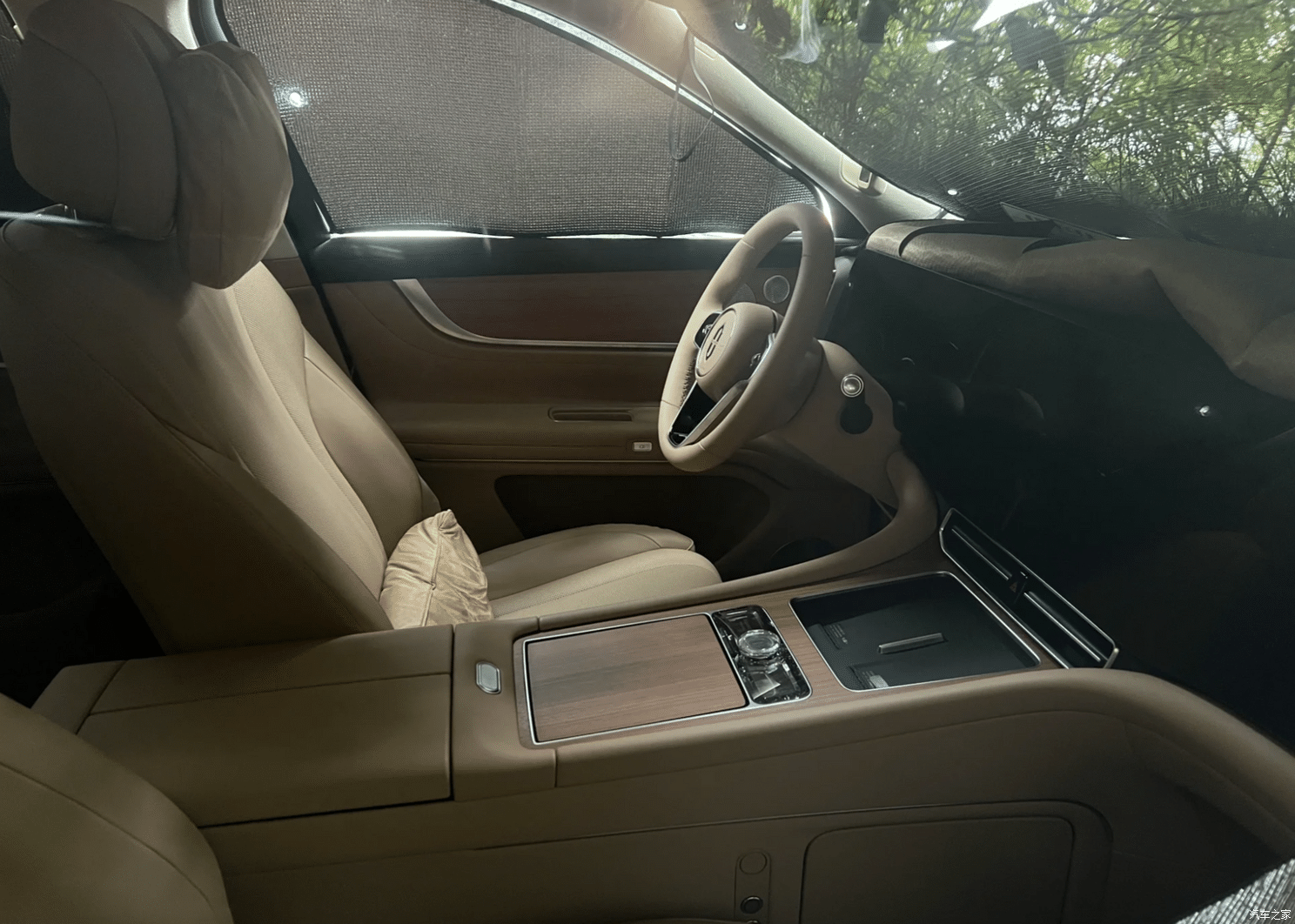 Huawei Aito M9 : Un SUV Électrique Luxueux et Innovant