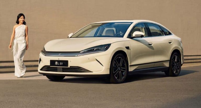BYD Qin L EV dès 15 300 € : 545 km d’autonomie, IA embarquée et design "Loong Face"