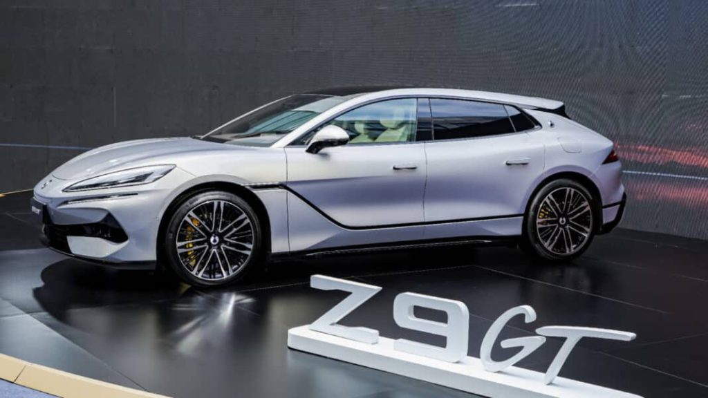 Denza Z9 GT : Le Nouveau Wagon Électrique de BYD avec 952 ch, Deux Frigos et 630 km d'Autonomie