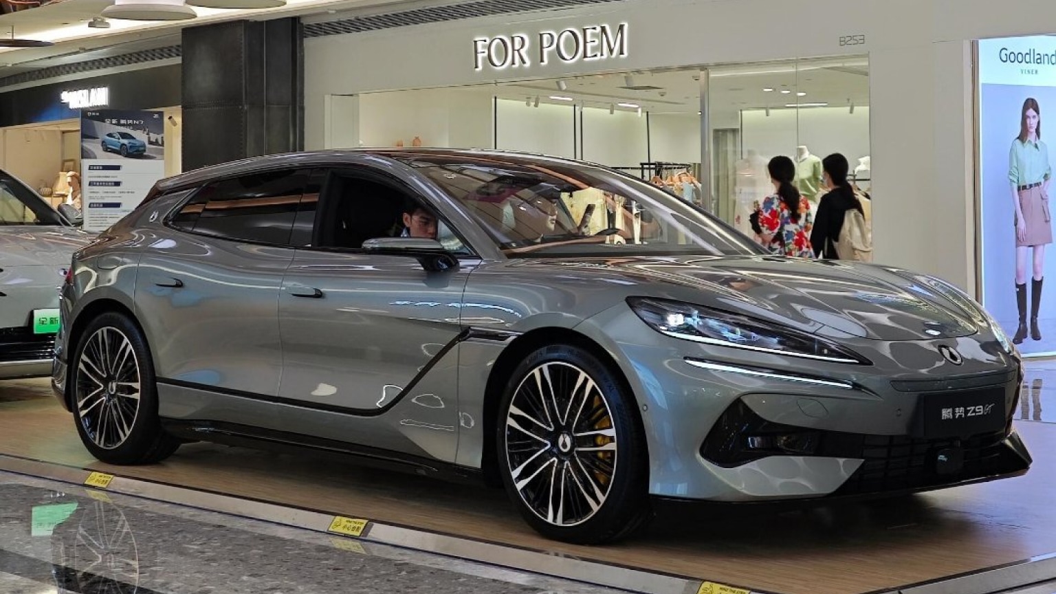 Le Denza Z9 GT de BYD, Prêt pour l'Europe, Débute en Précommande à Partir de 47 600