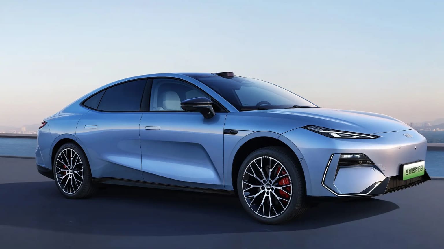 Geely Galaxy E8 2025 : Une berline électrique premium à partir de 21 100