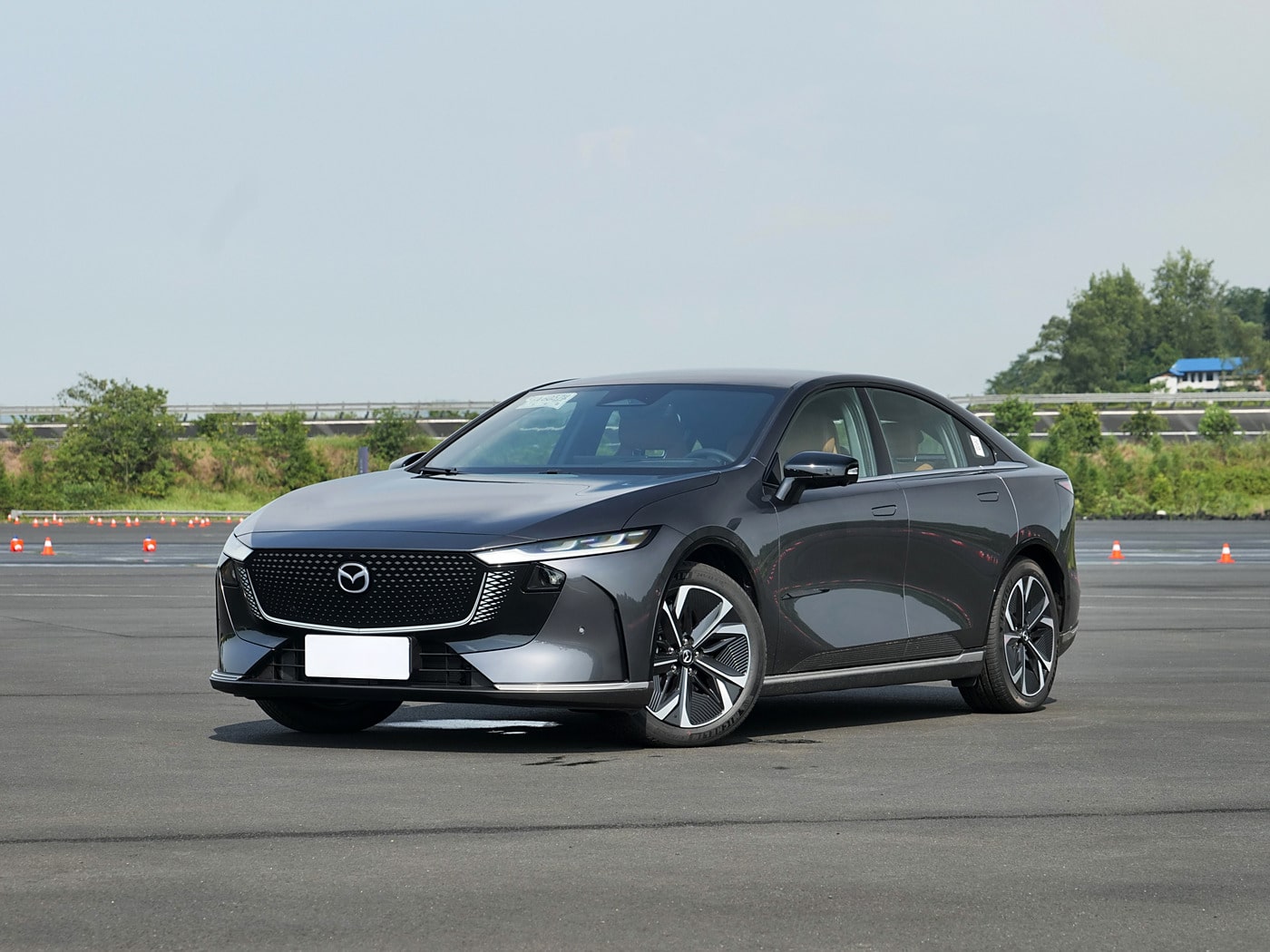 Mazda EZ-6 : Nouveau Modèle Électrique avec Versions 100 % Électrique et EREV, Jusqu'à 600 km d ...