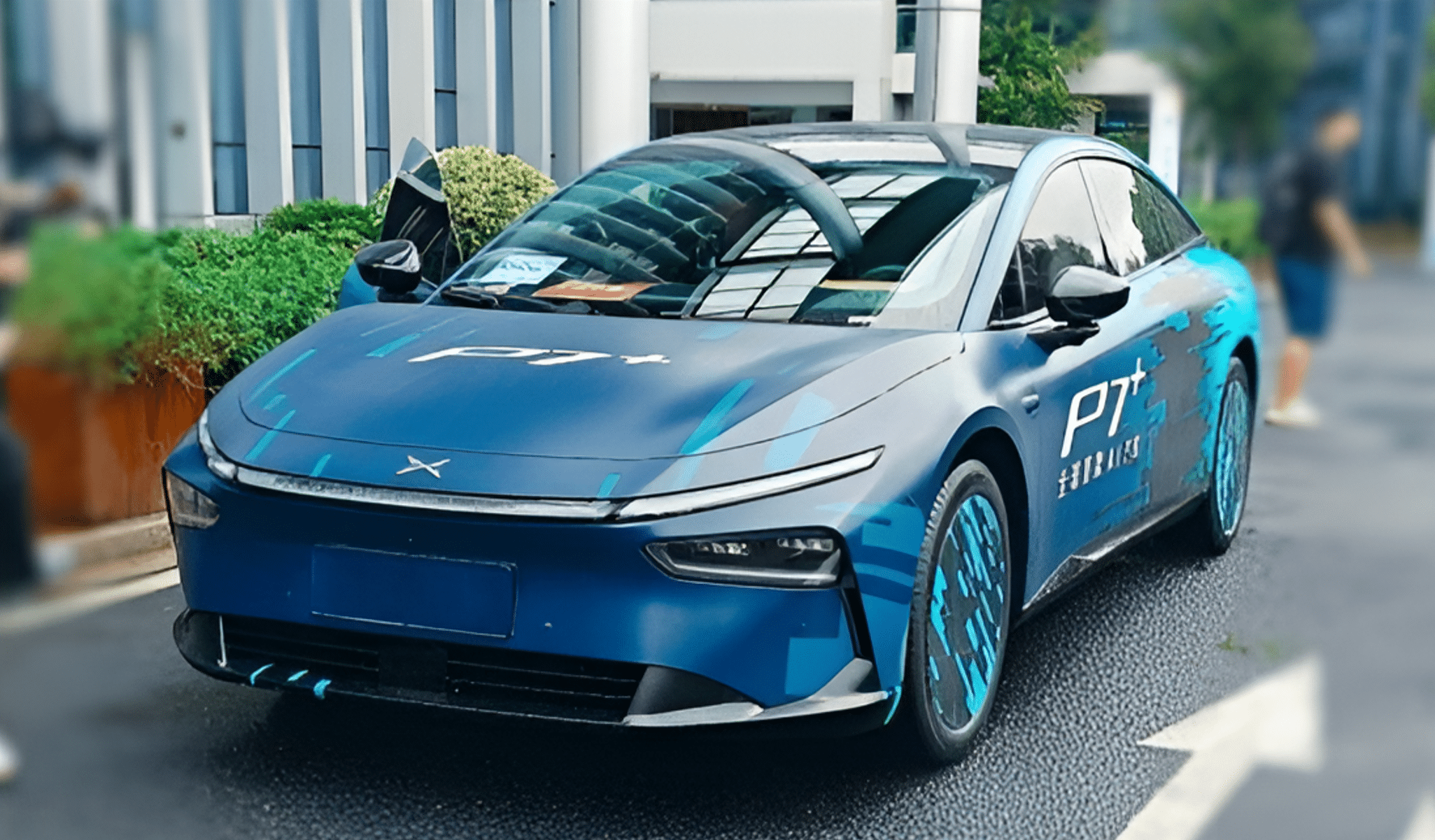 Xpeng P7+ : Véhicule AI Révolutionnaire avec 230 kW et Technologie de Conduite Autonome