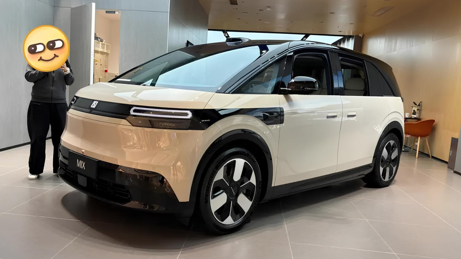 Zeekr Mix : Le Minivan Électrique de 415 Chevaux Débarque chez les ...